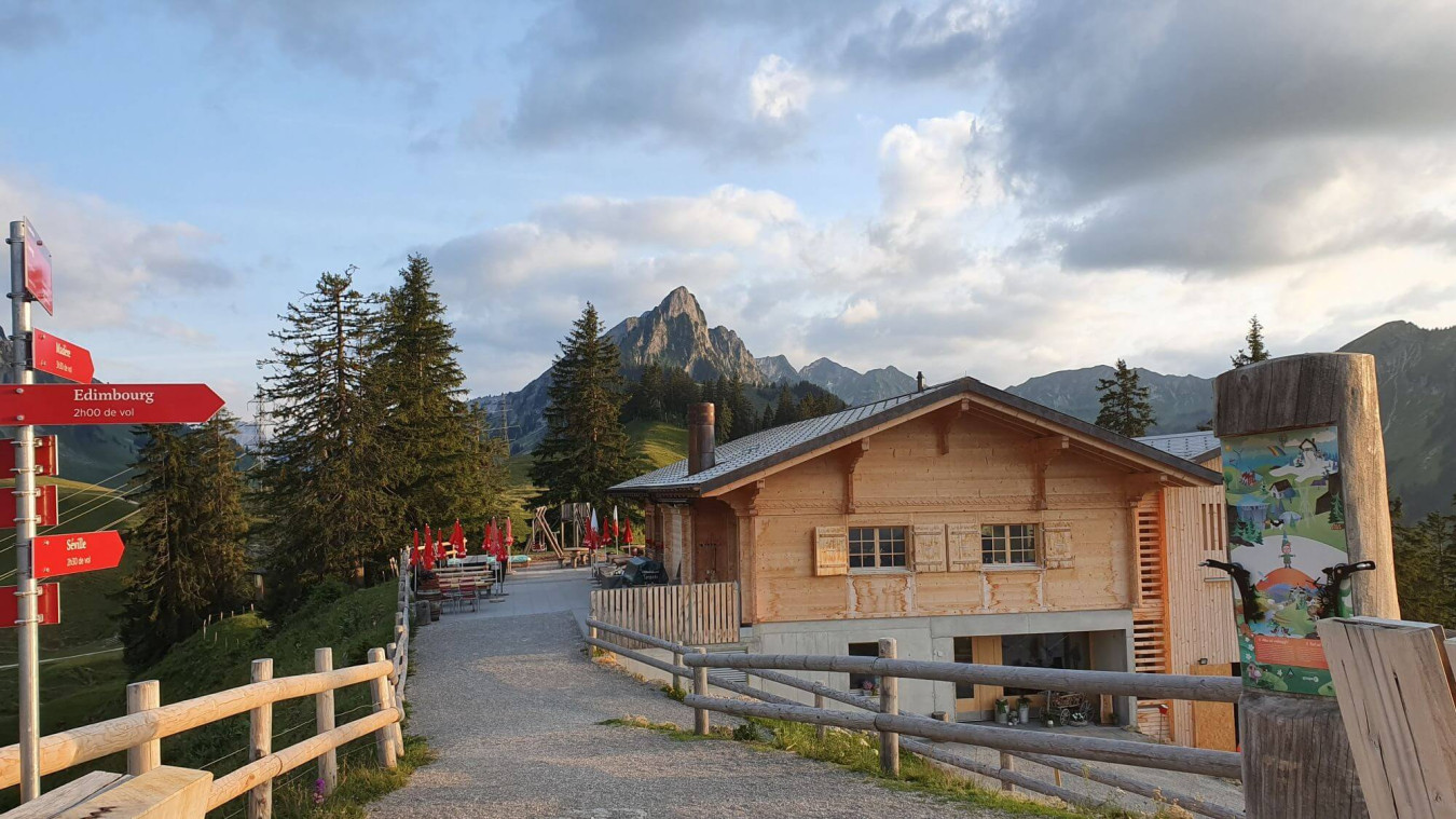 Frühstücksbuffet im Panoramarestaurant Alpen Tower Hasliberg - Brunch ...
